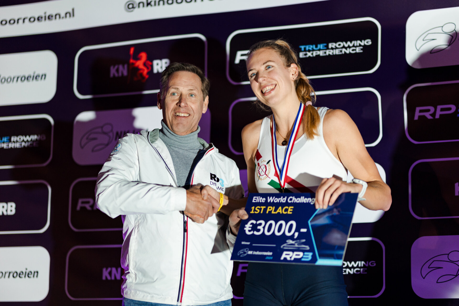 Laga en Elite roeiers triomferen op spannende NK Indoorroeien | Roeien.nl